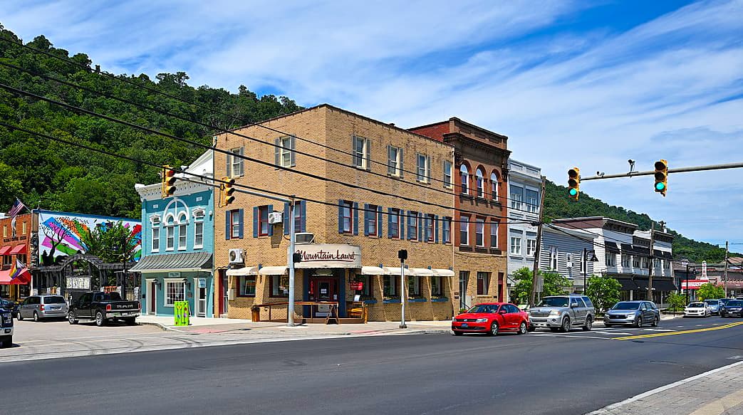 A Traveler's Guide to Berkeley Springs, WV - Blue Maple