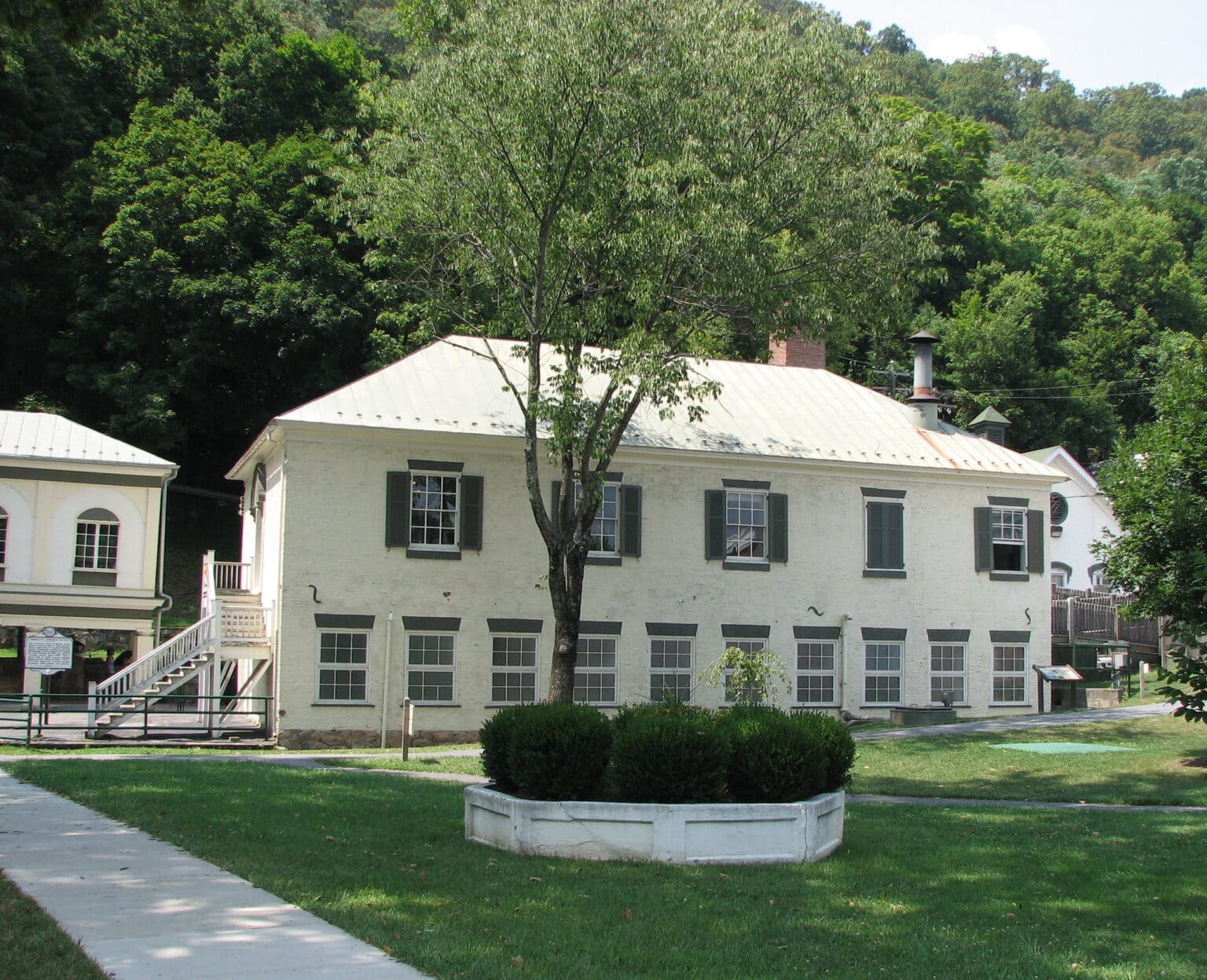 Berkeley Springs State Park: 1st Time Visitor's Guide - Blue Maple