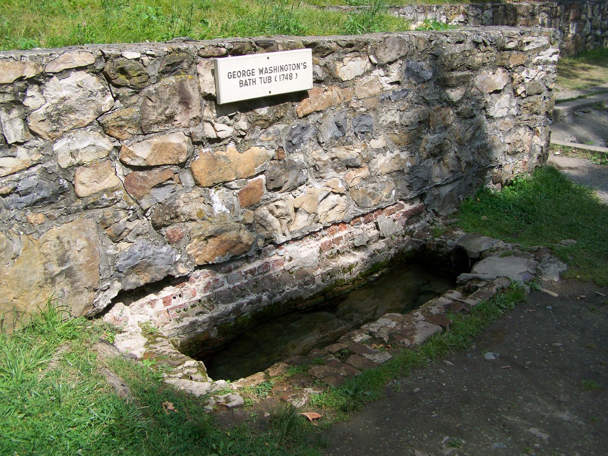 Berkeley Springs State Park: 1st Time Visitor's Guide - Blue Maple